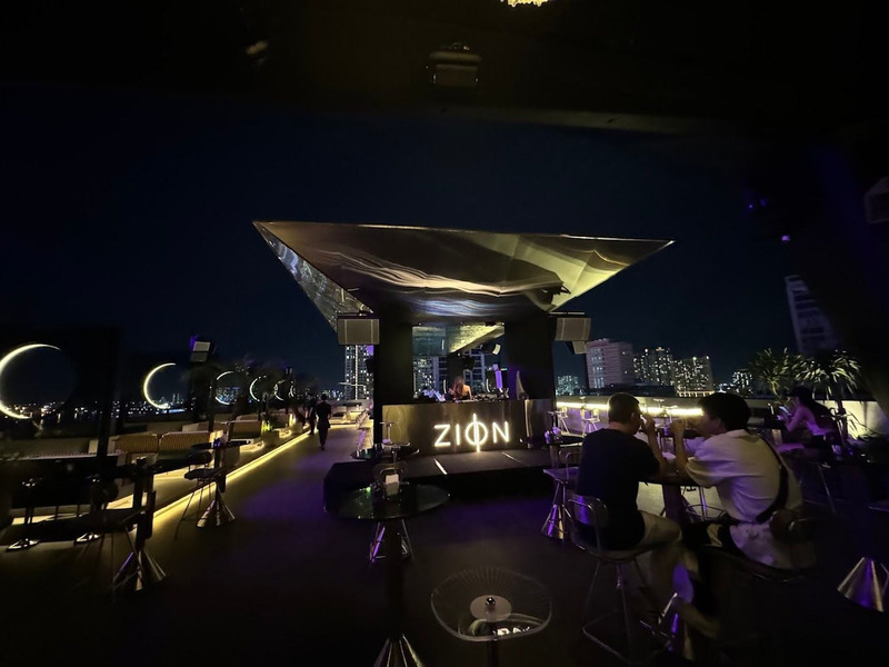 10+ Best Rooftop Bars in Ho Chi Minh City (Saigon)