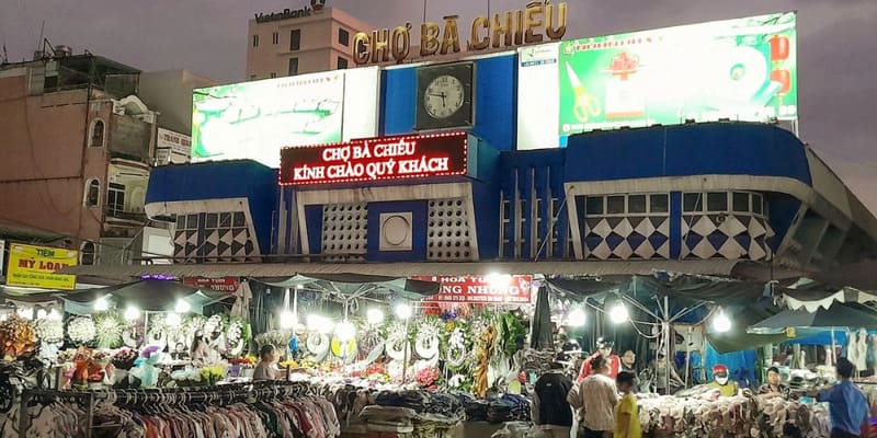 11 Best Night Markets in Ho Chi Minh City for Food & Shopping